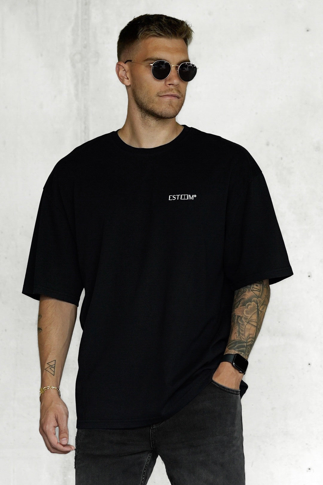 Black Discreet Oversized Tee – ESTEEM Clothing